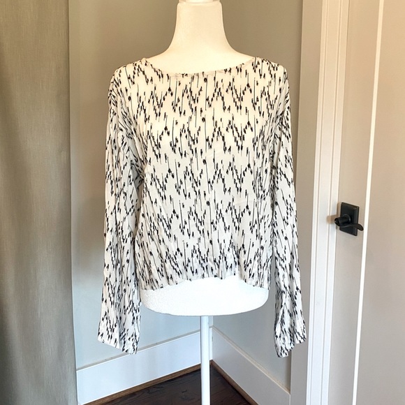 Bella Dahl | Tops | Bella Dahl White And Black Print Blousesize Small ...